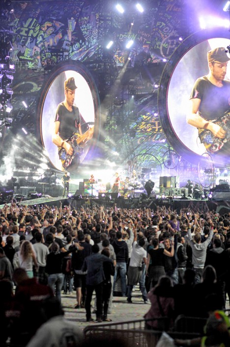 Coldplay in concert, Paris - ShutterLIVING